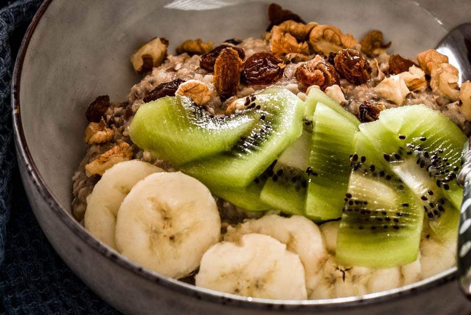Bircher Müsli mit Früchten und Nüssen - für deinen Turbostart in den ...