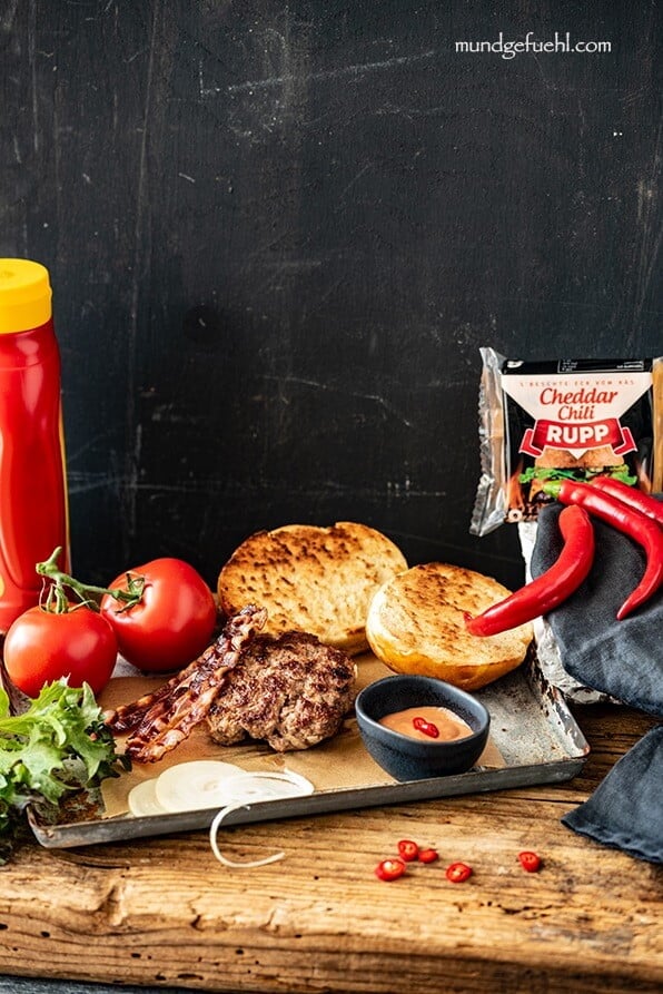 Rindfleisch-Burger mit selbst gemachten Burger Buns | Rezept